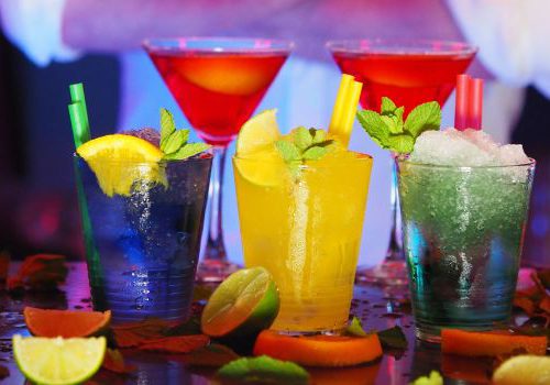 Barman - jak zostać barmanem? Na czym polega praca barmana?